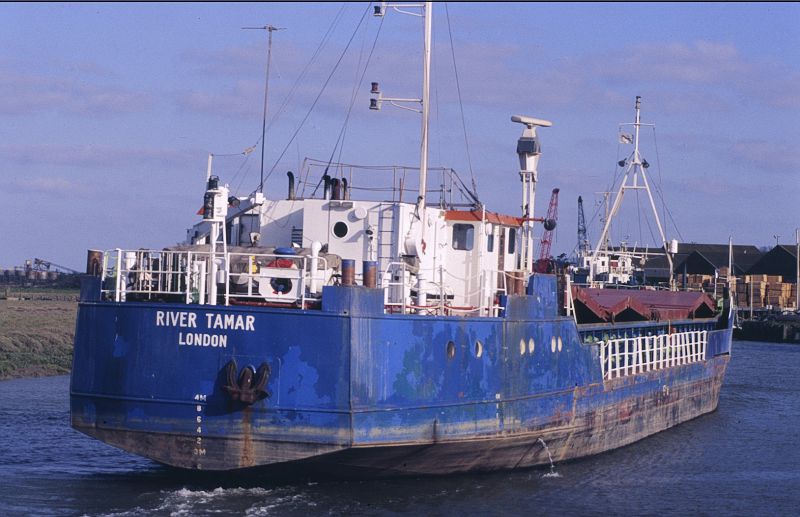 RIVER TAMAR approaching Rowhedge on the River ...